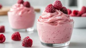 Keto Raspberry Cheesecake Mousse Recipe (Easy & Creamy!)